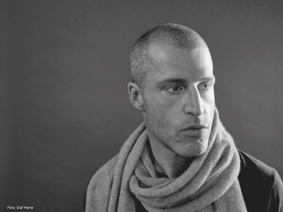 Benjamin von Stuckrad-Barre begibt sich in Gesellschaft