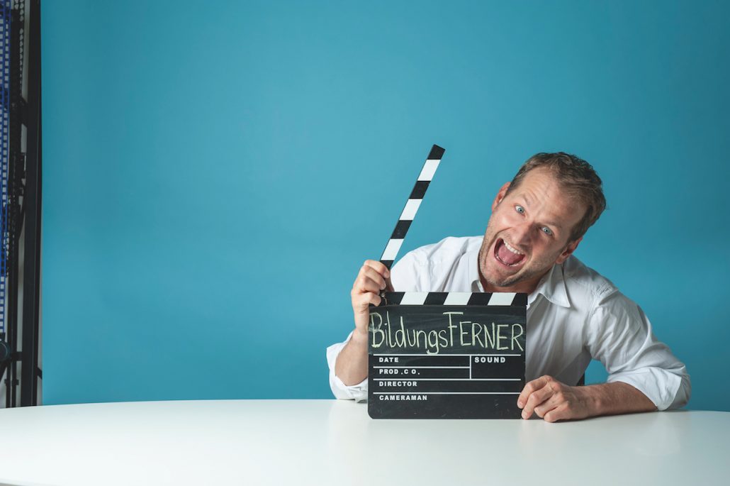 Andreas Ferner auf der Kabarettbühne – Das liebenswerte Energetikum