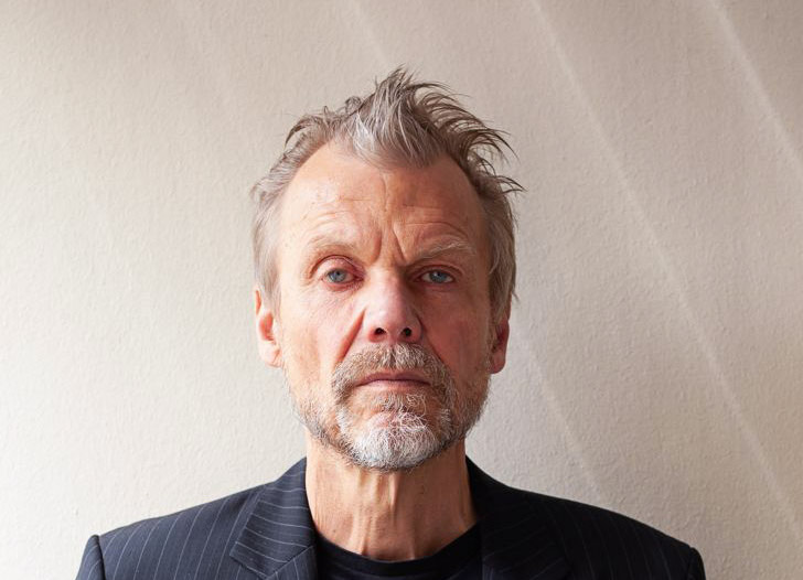 Der Mann auf der Couch