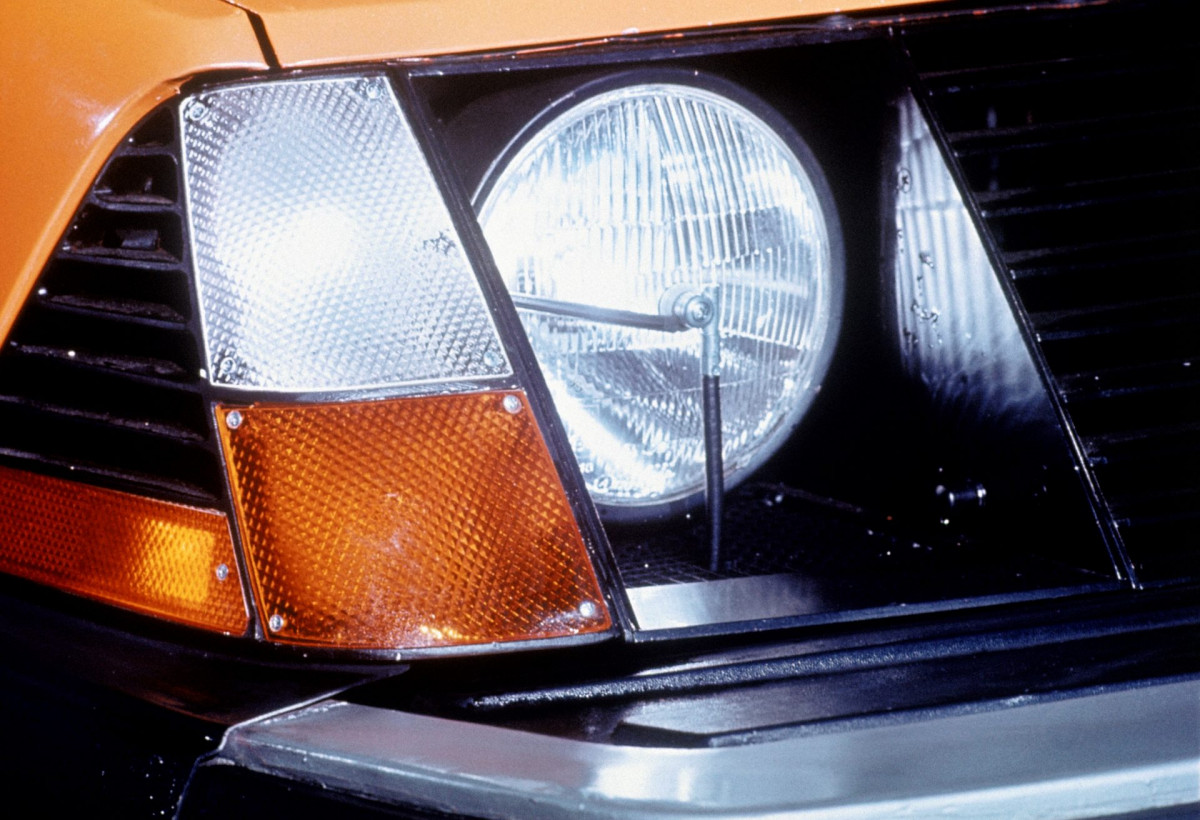 6043_VESC_Volvo_Experimental_Safety_Car - Wiener Online